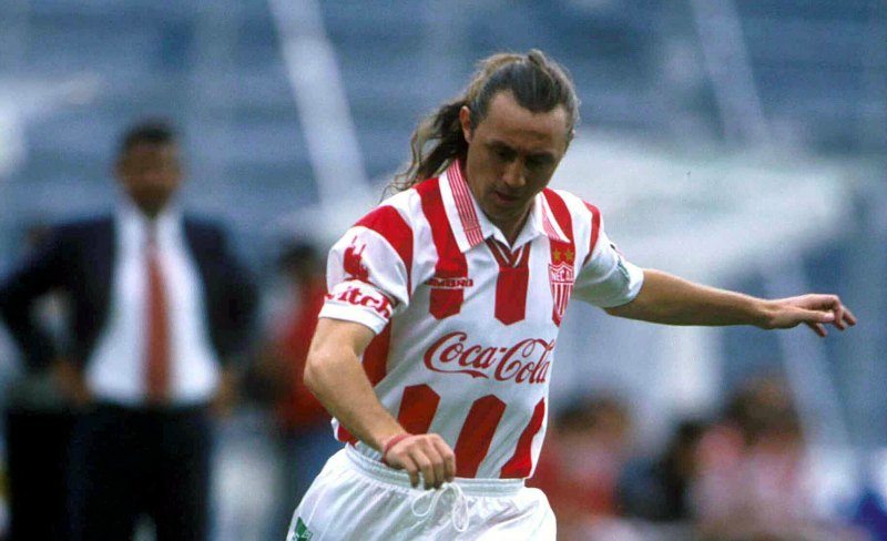 México rinde homenaje a Álex Aguinaga, leyenda de Necaxa y símbolo del ...